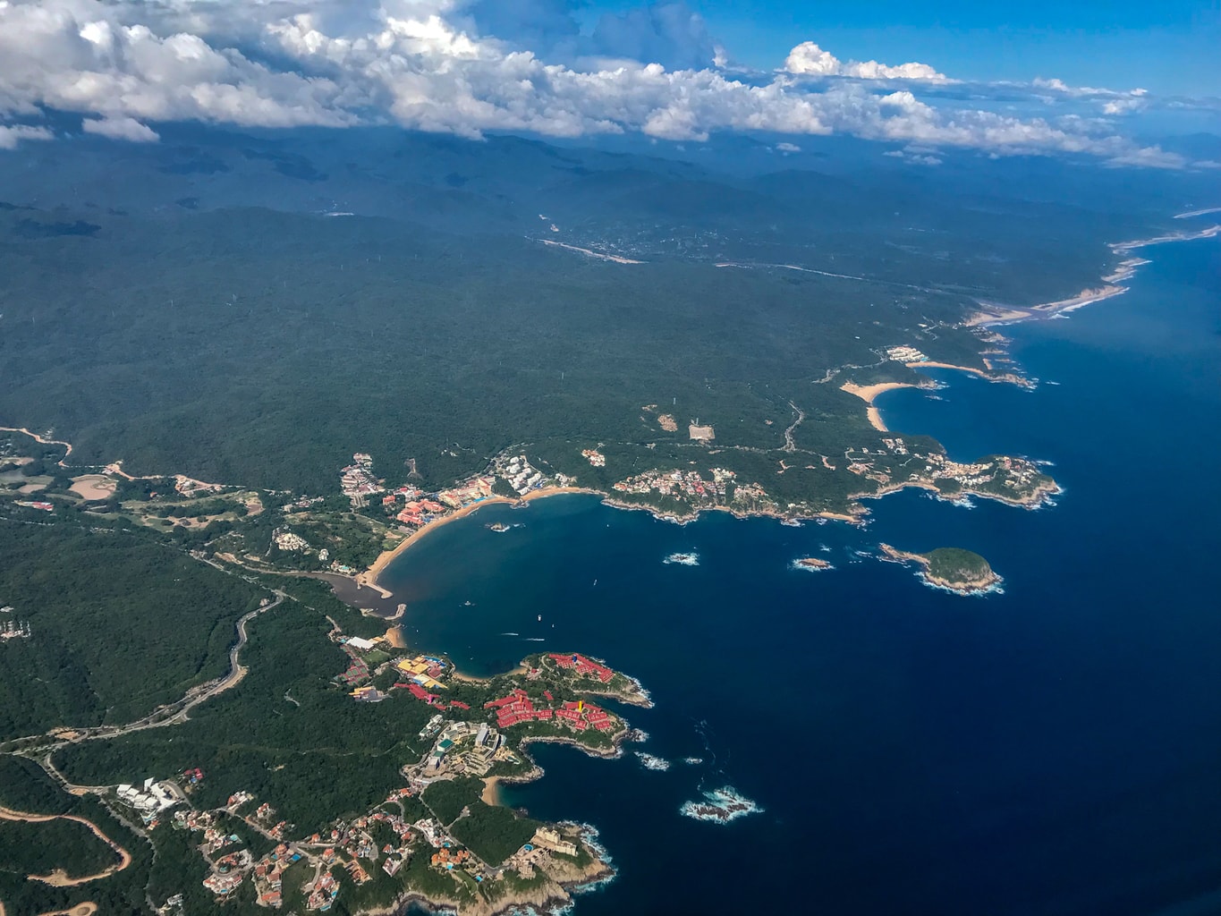 Huatulco Oaxaca Mexico: Beaches, Hotels + Ultimate Travel Guide